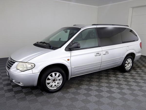 Pelēks Chrysler Grand Voyager 2005 Tallina, ar dzinēja tilpumu 2.80 L un nobraukumu 332 tūkst. km par 1399 €, foto 10 vietnē AUTOMOTO.COM.LV