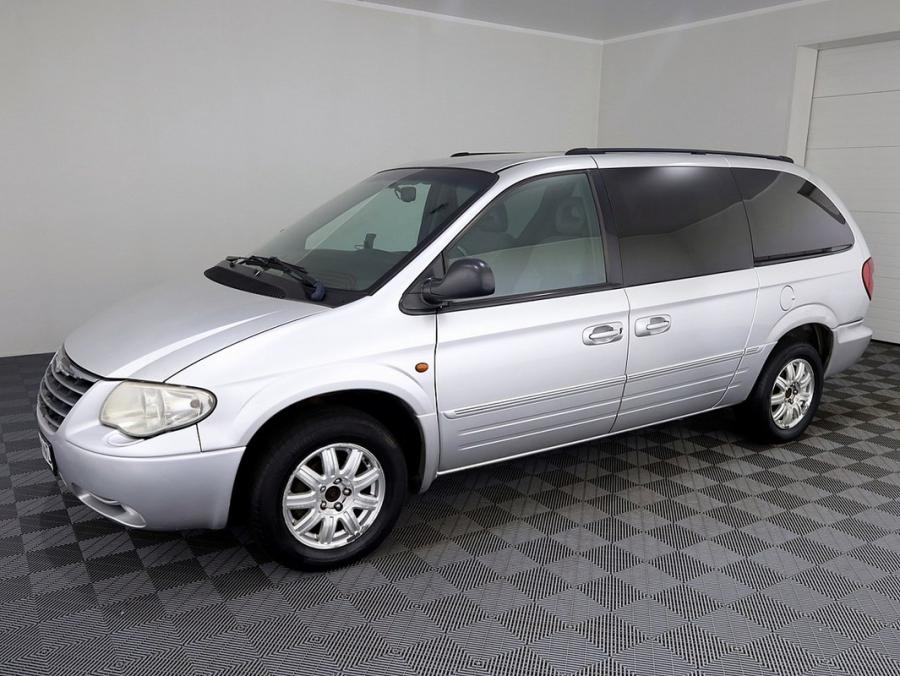 Grey Chrysler Grand Voyager 2005 in Tallinn, with an engine capacity of 2.80 L and mileage of 332 thousand km for 1399 €, photo 11 on AUTOMOTO.COM.LV