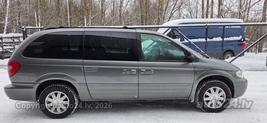 Grey Chrysler Grand Voyager 2006 in Tallinn, with an engine capacity of 2.80 L and mileage of 289 thousand km for 2950 €, photo 6 on AUTOMOTO.COM.LV