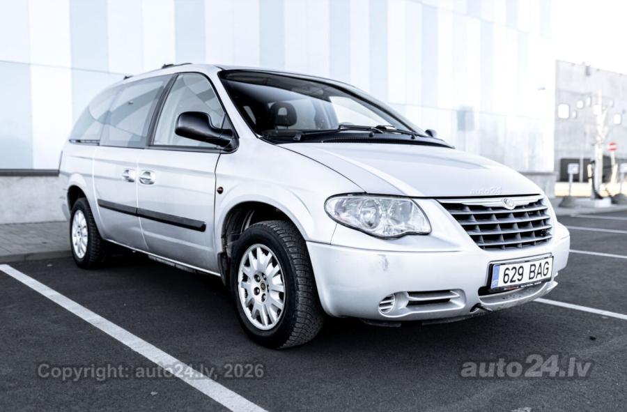 Grey Chrysler Grand Voyager 2006 in Tallinn, with an engine capacity of 2.80 L and mileage of 263 thousand km for 2998 €, photo 2 on AUTOMOTO.COM.LV