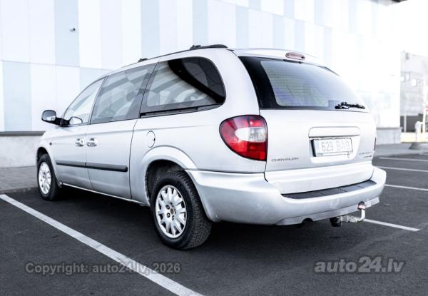 Grey Chrysler Grand Voyager 2006 in Tallinn, with an engine capacity of 2.80 L and mileage of 263 thousand km for 2998 €, photo 6 on AUTOMOTO.COM.LV