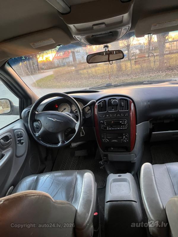 Pelēks Chrysler Grand Voyager 2006 Tallina, ar dzinēja tilpumu 2.80 L un nobraukumu 0 tūkst. km par 700 €, foto 8 vietnē AUTOMOTO.COM.LV