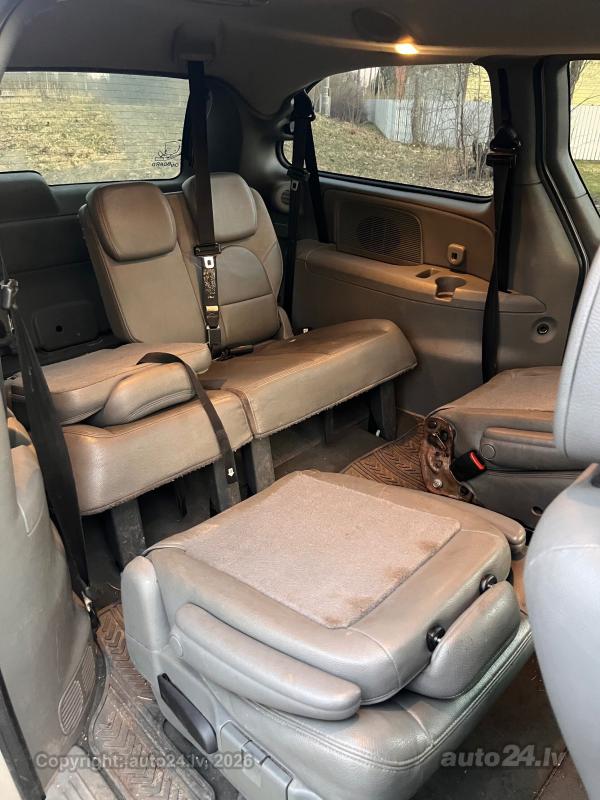 Pelēks Chrysler Grand Voyager 2006 Tallina, ar dzinēja tilpumu 2.80 L un nobraukumu 0 tūkst. km par 700 €, foto 9 vietnē AUTOMOTO.COM.LV