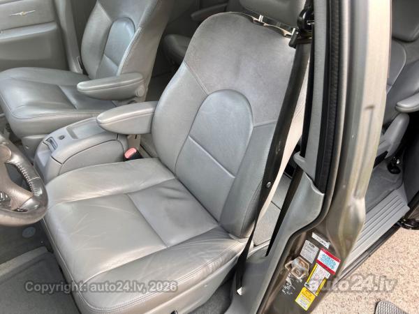 Grey Chrysler Grand Voyager 2006 in Tallinn, with an engine capacity of 2.80 L and mileage of 314 thousand km for 3900 €, photo 10 on AUTOMOTO.COM.LV