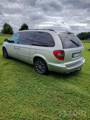 Grey Chrysler Grand Voyager 2006 in Cesis, with an engine capacity of 2.80 L and mileage of 259 thousand km for 1800 €, photo 3 on AUTOMOTO.COM.LV