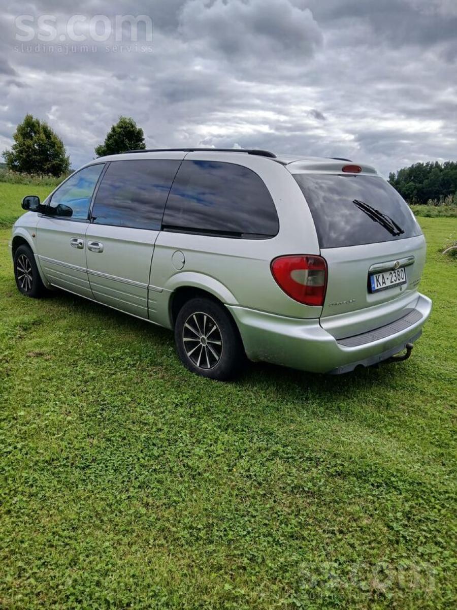 Grey Chrysler Grand Voyager 2006 in Cesis, with an engine capacity of 2.80 L and mileage of 259 thousand km for 1800 €, photo 3 on AUTOMOTO.COM.LV