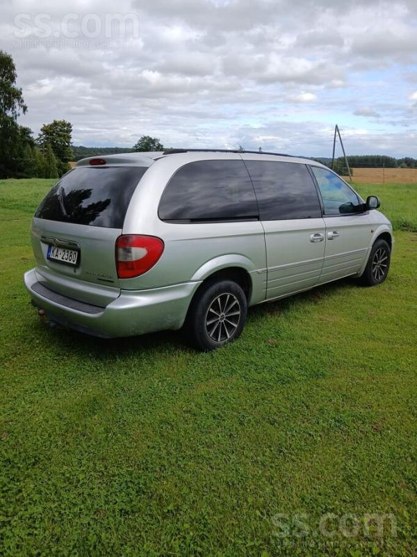 Grey Chrysler Grand Voyager 2006 in Cesis, with an engine capacity of 2.80 L and mileage of 259 thousand km for 1800 €, photo 3 on AUTOMOTO.COM.LV