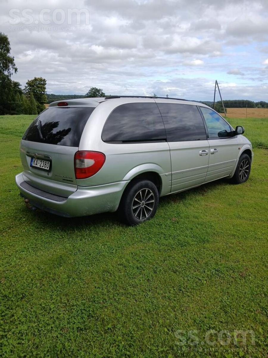 Grey Chrysler Grand Voyager 2006 in Cesis, with an engine capacity of 2.80 L and mileage of 259 thousand km for 1800 €, photo 4 on AUTOMOTO.COM.LV
