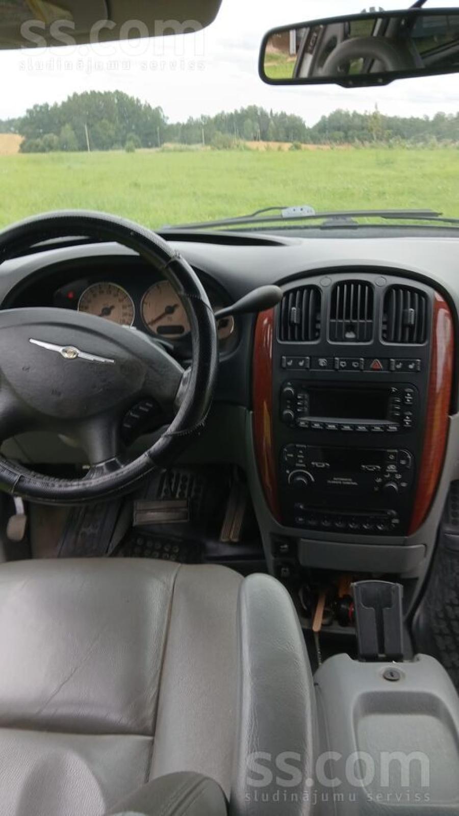 Grey Chrysler Grand Voyager 2006 in Cesis, with an engine capacity of 2.80 L and mileage of 259 thousand km for 1800 €, photo 5 on AUTOMOTO.COM.LV