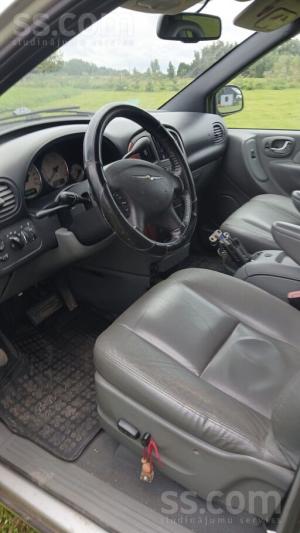 Grey Chrysler Grand Voyager 2006 in Cesis, with an engine capacity of 2.80 L and mileage of 259 thousand km for 1800 €, photo 6 on AUTOMOTO.COM.LV