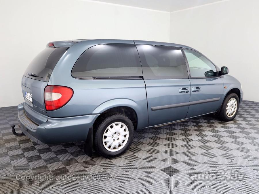 Pelēks Chrysler Grand Voyager 2007 Tallina, ar dzinēja tilpumu 2.80 L un nobraukumu 352 tūkst. km par 899 €, foto 4 vietnē AUTOMOTO.COM.LV