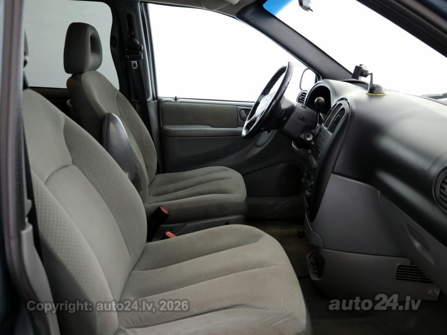 Pelēks Chrysler Grand Voyager 2007 Tallina, ar dzinēja tilpumu 2.80 L un nobraukumu 352 tūkst. km par 899 €, foto 7 vietnē AUTOMOTO.COM.LV