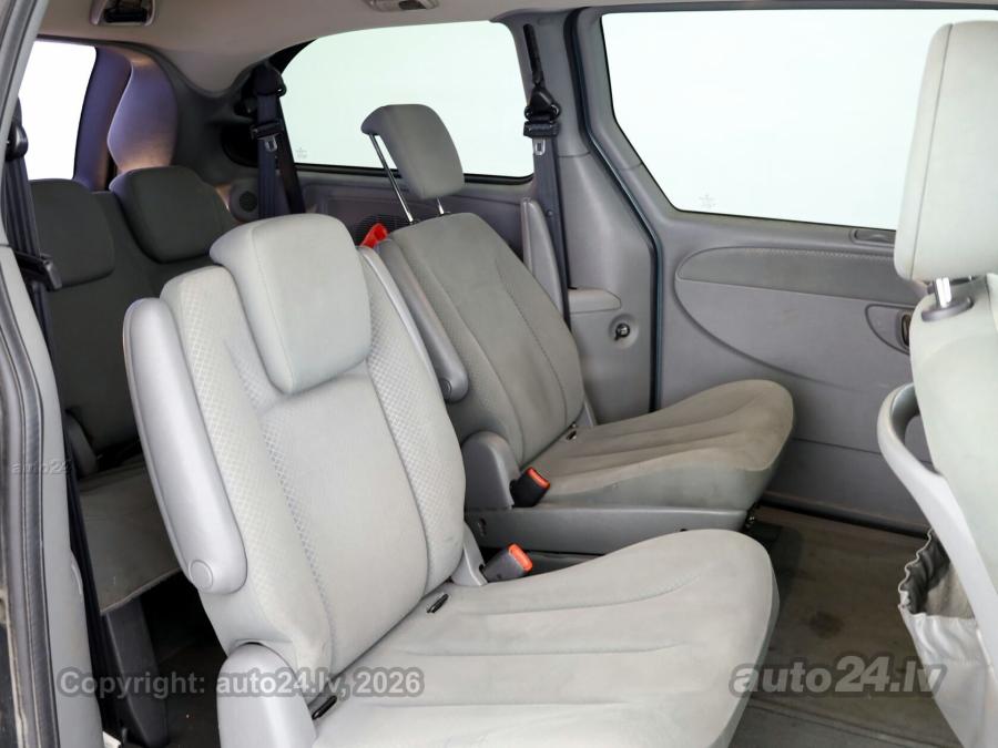 Pelēks Chrysler Grand Voyager 2007 Tallina, ar dzinēja tilpumu 2.80 L un nobraukumu 352 tūkst. km par 899 €, foto 8 vietnē AUTOMOTO.COM.LV