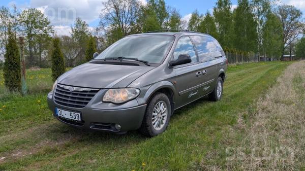 Pelēks Chrysler Grand Voyager 2007 Cēsis, ar dzinēja tilpumu 2.80 L un nobraukumu 298 tūkst. km par 1750 €, foto 1 vietnē AUTOMOTO.COM.LV