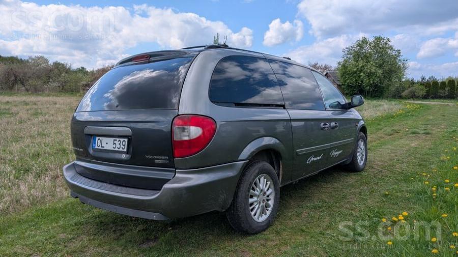 Pelēks Chrysler Grand Voyager 2007 Cēsis, ar dzinēja tilpumu 2.80 L un nobraukumu 298 tūkst. km par 1750 €, foto 6 vietnē AUTOMOTO.COM.LV