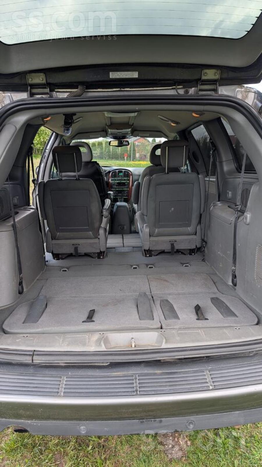 Pelēks Chrysler Grand Voyager 2007 Cēsis, ar dzinēja tilpumu 2.80 L un nobraukumu 298 tūkst. km par 1750 €, foto 9 vietnē AUTOMOTO.COM.LV