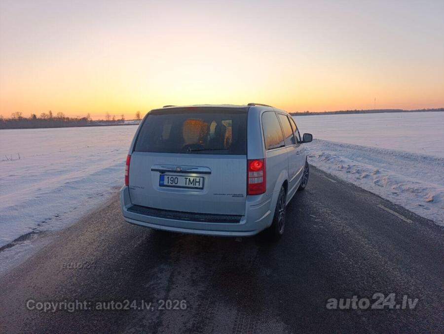 Grey Chrysler Grand Voyager 2008 in Tallinn, with an engine capacity of 2.80 L and mileage of 0 thousand km for 3000 €, photo 4 on AUTOMOTO.COM.LV