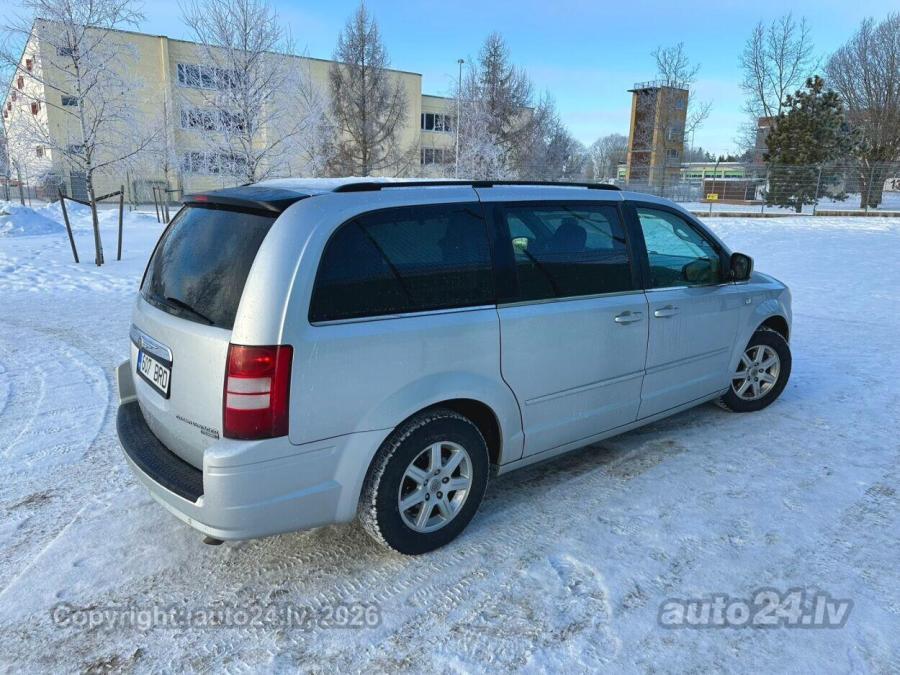 Grey Chrysler Grand Voyager 2008 in Tartu, with an engine capacity of 2.80 L and mileage of 275 thousand km for 4499 €, photo 2 on AUTOMOTO.COM.LV