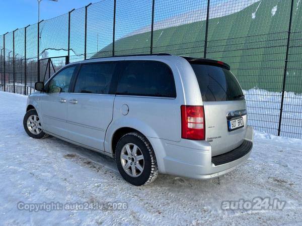 Grey Chrysler Grand Voyager 2008 in Tartu, with an engine capacity of 2.80 L and mileage of 275 thousand km for 4499 €, photo 4 on AUTOMOTO.COM.LV
