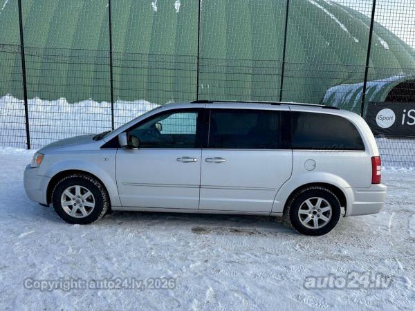 Grey Chrysler Grand Voyager 2008 in Tartu, with an engine capacity of 2.80 L and mileage of 275 thousand km for 4499 €, photo 5 on AUTOMOTO.COM.LV