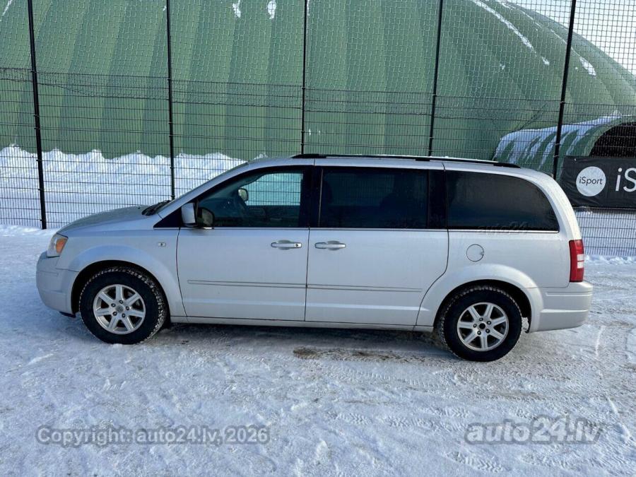 Grey Chrysler Grand Voyager 2008 in Tartu, with an engine capacity of 2.80 L and mileage of 275 thousand km for 4499 €, photo 5 on AUTOMOTO.COM.LV