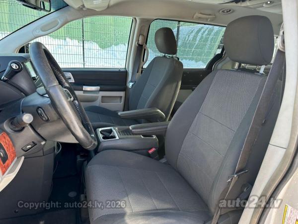 Grey Chrysler Grand Voyager 2008 in Tartu, with an engine capacity of 2.80 L and mileage of 275 thousand km for 4499 €, photo 10 on AUTOMOTO.COM.LV