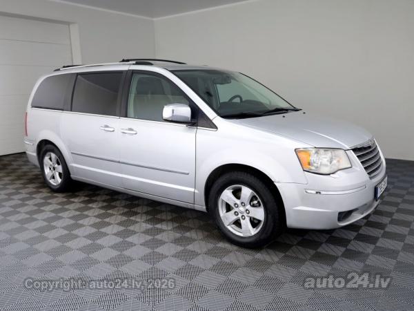 Grey Chrysler Grand Voyager 2008 in Tallinn, with an engine capacity of 2.80 L and mileage of 249 thousand km for 2499 €, photo 1 on AUTOMOTO.COM.LV