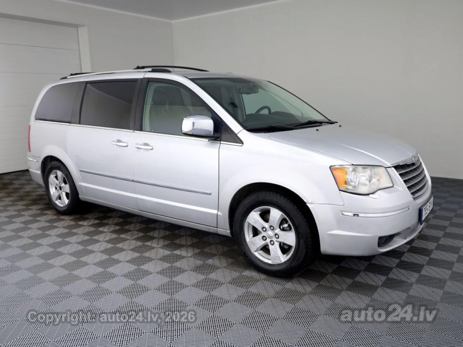 Grey Chrysler Grand Voyager 2008 in Tallinn, with an engine capacity of 2.80 L and mileage of 249 thousand km for 2499 €, photo 1 on AUTOMOTO.COM.LV