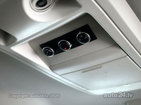 Pelēks Chrysler Grand Voyager 2008 Tallina, ar dzinēja tilpumu 2.80 L un nobraukumu 249 tūkst. km par 2499 €, foto 11 vietnē AUTOMOTO.COM.LV