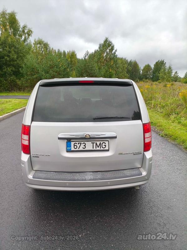 Grey Chrysler Grand Voyager 2008 in Tartu, with an engine capacity of 2.80 L and mileage of 224 thousand km for 3999 €, photo 5 on AUTOMOTO.COM.LV