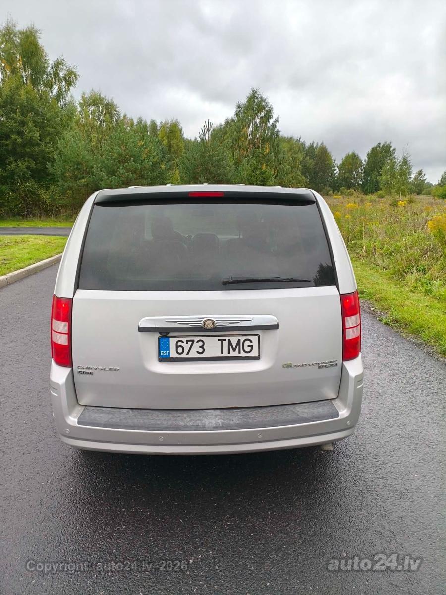 Pelēks Chrysler Grand Voyager 2008 Tartu, ar dzinēja tilpumu 2.80 L un nobraukumu 224 tūkst. km par 3999 €, foto 5 vietnē AUTOMOTO.COM.LV