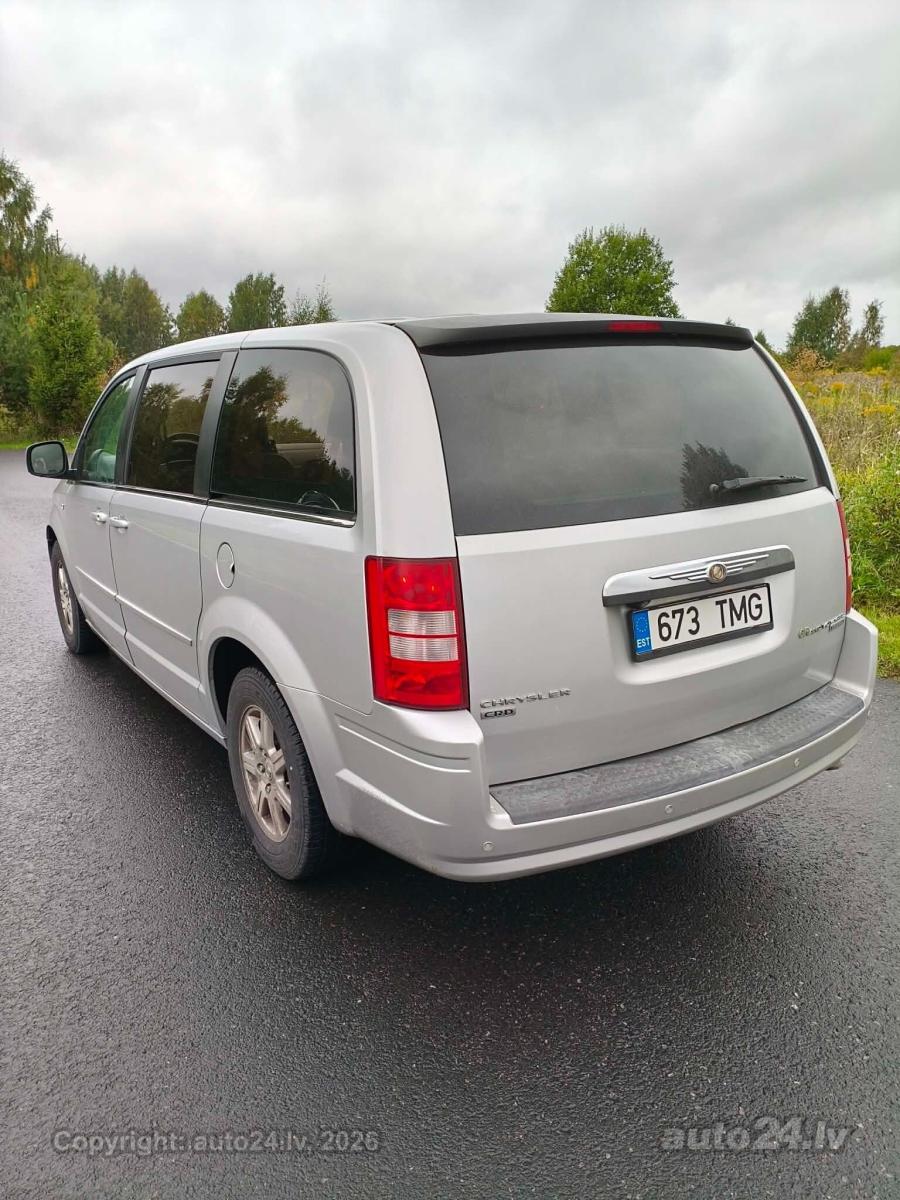 Pelēks Chrysler Grand Voyager 2008 Tartu, ar dzinēja tilpumu 2.80 L un nobraukumu 224 tūkst. km par 3999 €, foto 6 vietnē AUTOMOTO.COM.LV