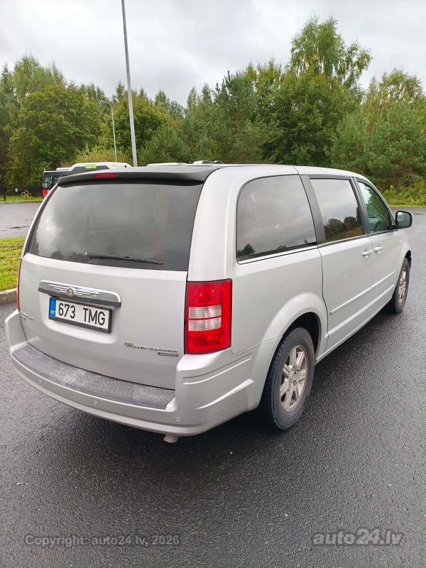 Grey Chrysler Grand Voyager 2008 in Tartu, with an engine capacity of 2.80 L and mileage of 224 thousand km for 3999 €, photo 7 on AUTOMOTO.COM.LV