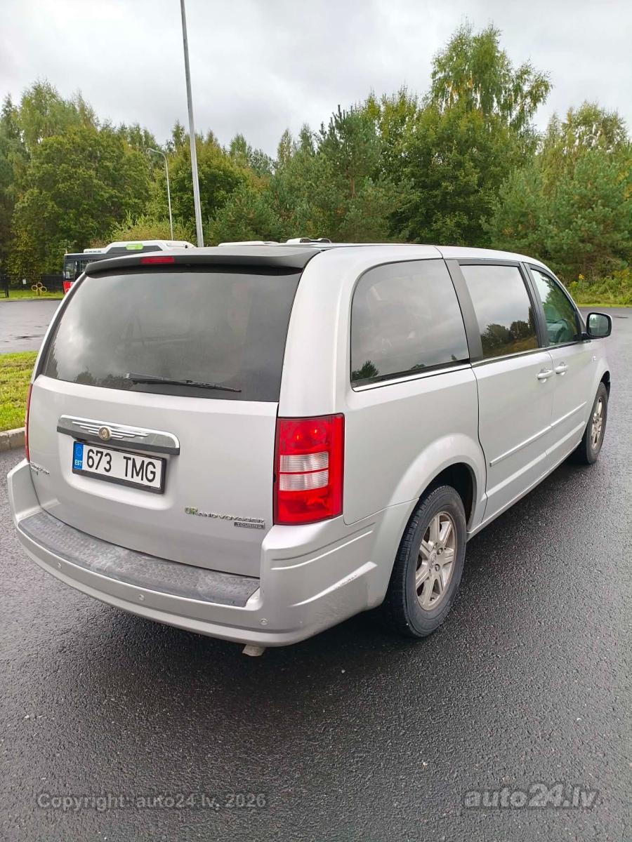 Pelēks Chrysler Grand Voyager 2008 Tartu, ar dzinēja tilpumu 2.80 L un nobraukumu 224 tūkst. km par 3999 €, foto 7 vietnē AUTOMOTO.COM.LV