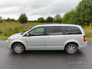 Pelēks Chrysler Grand Voyager 2008 Tartu, ar dzinēja tilpumu 2.80 L un nobraukumu 224 tūkst. km par 3999 €, foto 8 vietnē AUTOMOTO.COM.LV
