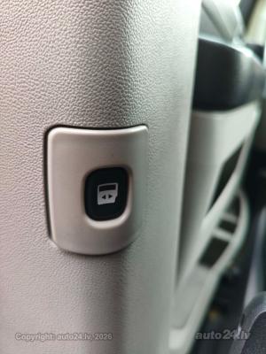 Pelēks Chrysler Grand Voyager 2008 Tartu, ar dzinēja tilpumu 2.80 L un nobraukumu 224 tūkst. km par 3999 €, foto 11 vietnē AUTOMOTO.COM.LV