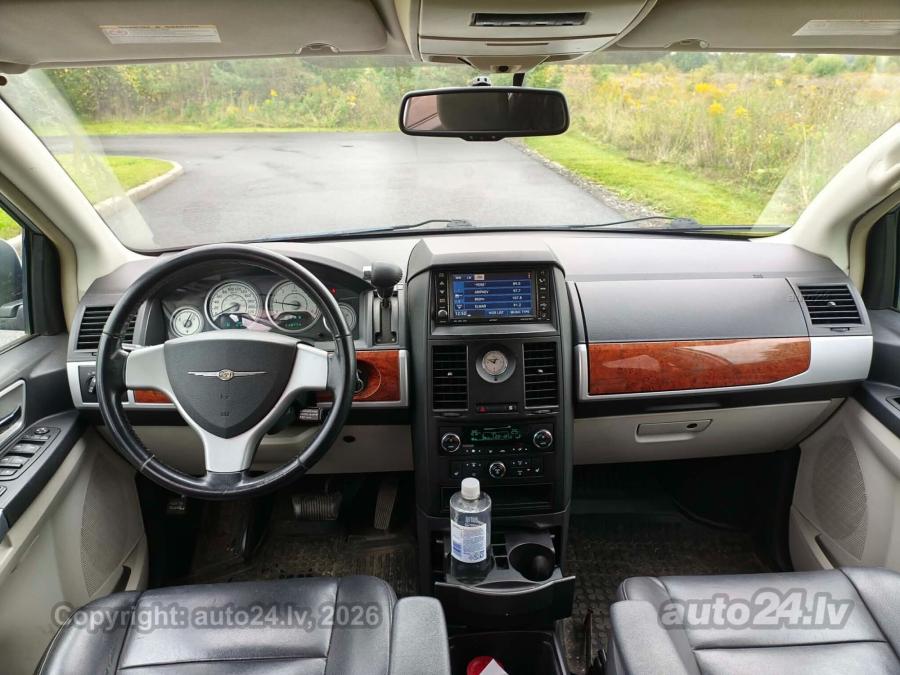 Pelēks Chrysler Grand Voyager 2008 Tartu, ar dzinēja tilpumu 2.80 L un nobraukumu 224 tūkst. km par 3999 €, foto 15 vietnē AUTOMOTO.COM.LV