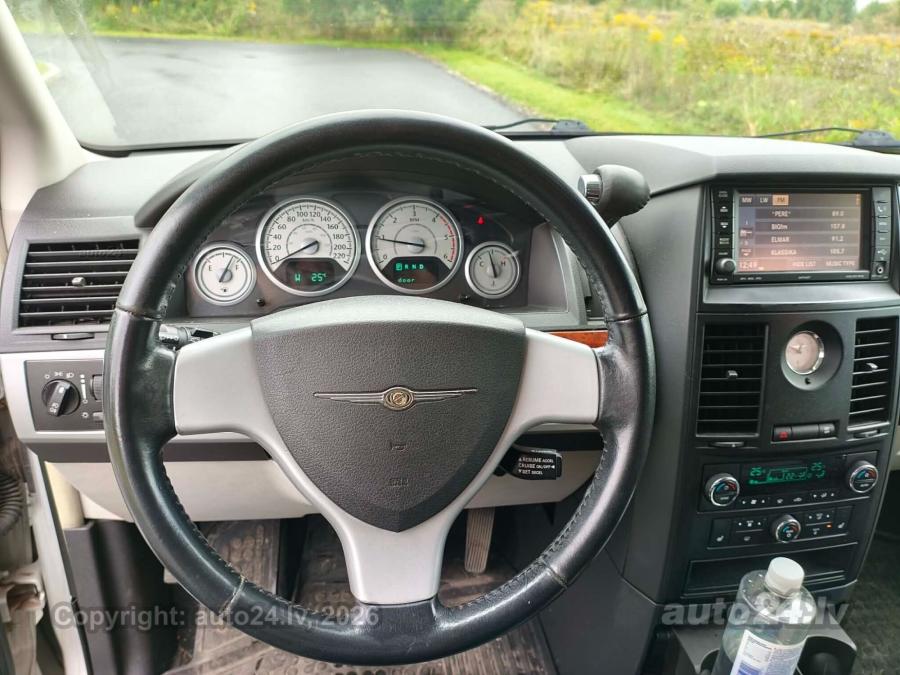 Pelēks Chrysler Grand Voyager 2008 Tartu, ar dzinēja tilpumu 2.80 L un nobraukumu 224 tūkst. km par 3999 €, foto 16 vietnē AUTOMOTO.COM.LV
