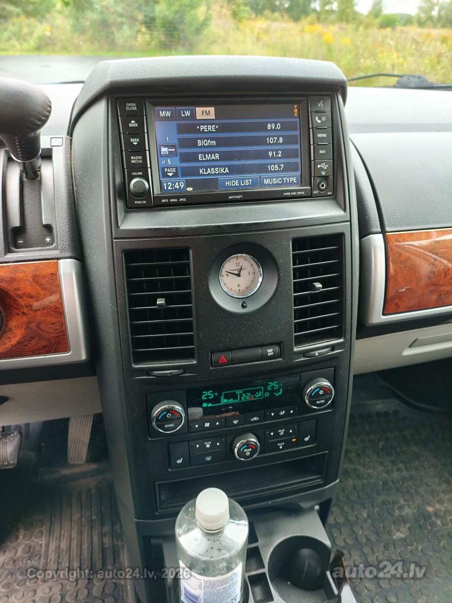 Pelēks Chrysler Grand Voyager 2008 Tartu, ar dzinēja tilpumu 2.80 L un nobraukumu 224 tūkst. km par 3999 €, foto 17 vietnē AUTOMOTO.COM.LV
