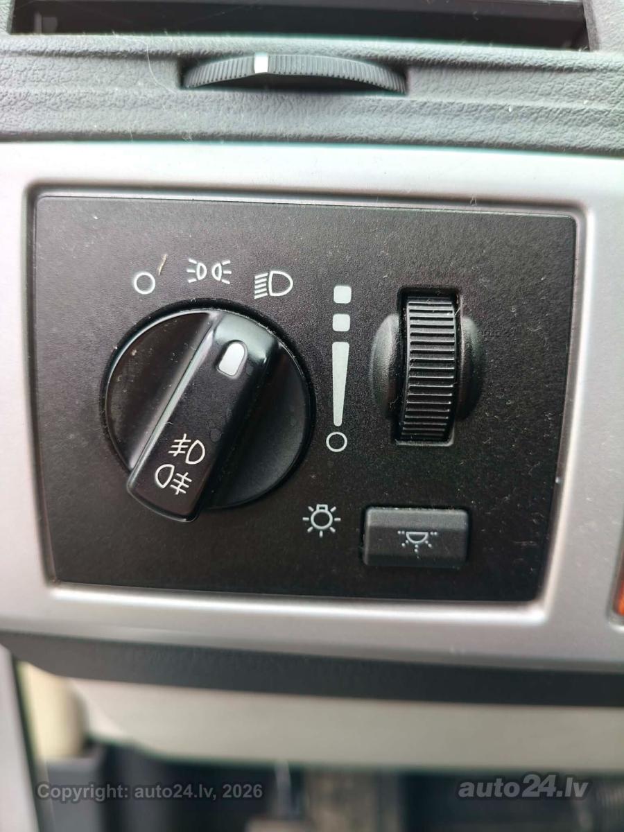 Pelēks Chrysler Grand Voyager 2008 Tartu, ar dzinēja tilpumu 2.80 L un nobraukumu 224 tūkst. km par 3999 €, foto 18 vietnē AUTOMOTO.COM.LV