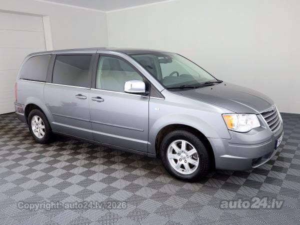 Grey Chrysler Grand Voyager 2009 in Tallinn, with an engine capacity of 2.80 L and mileage of 359 thousand km for 1999 €, photo 1 on AUTOMOTO.COM.LV