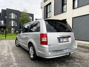 Grey Chrysler Grand Voyager 2009 in Tartu, with an engine capacity of 2.80 L and mileage of 281 thousand km for 3599 €, photo 3 on AUTOMOTO.COM.LV