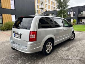 Grey Chrysler Grand Voyager 2009 in Tartu, with an engine capacity of 2.80 L and mileage of 281 thousand km for 3599 €, photo 5 on AUTOMOTO.COM.LV