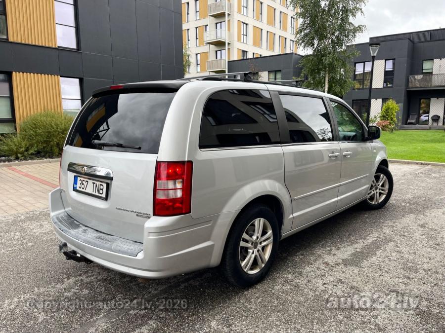 Grey Chrysler Grand Voyager 2009 in Tartu, with an engine capacity of 2.80 L and mileage of 281 thousand km for 3599 €, photo 5 on AUTOMOTO.COM.LV