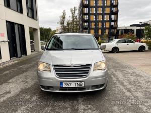 Grey Chrysler Grand Voyager 2009 in Tartu, with an engine capacity of 2.80 L and mileage of 281 thousand km for 3599 €, photo 6 on AUTOMOTO.COM.LV