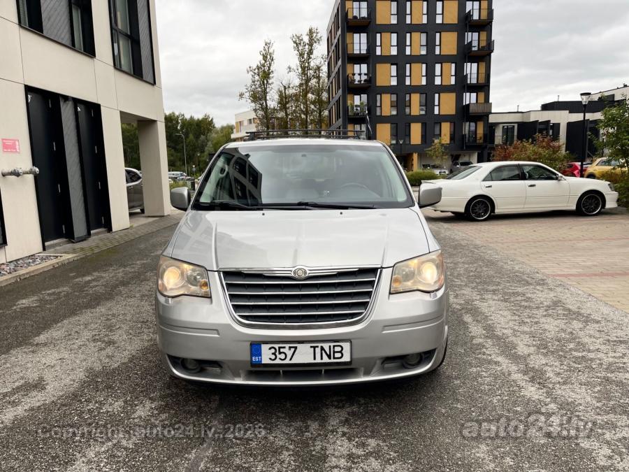 Grey Chrysler Grand Voyager 2009 in Tartu, with an engine capacity of 2.80 L and mileage of 281 thousand km for 3599 €, photo 6 on AUTOMOTO.COM.LV