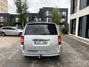 Grey Chrysler Grand Voyager 2009 in Tartu, with an engine capacity of 2.80 L and mileage of 281 thousand km for 3599 €, photo 7 on AUTOMOTO.COM.LV