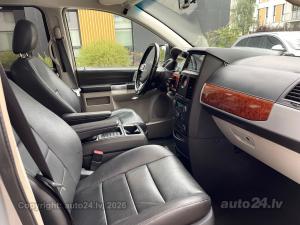 Grey Chrysler Grand Voyager 2009 in Tartu, with an engine capacity of 2.80 L and mileage of 281 thousand km for 3599 €, photo 9 on AUTOMOTO.COM.LV