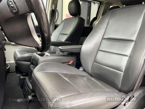 Grey Chrysler Grand Voyager 2009 in Tartu, with an engine capacity of 2.80 L and mileage of 281 thousand km for 3599 €, photo 14 on AUTOMOTO.COM.LV