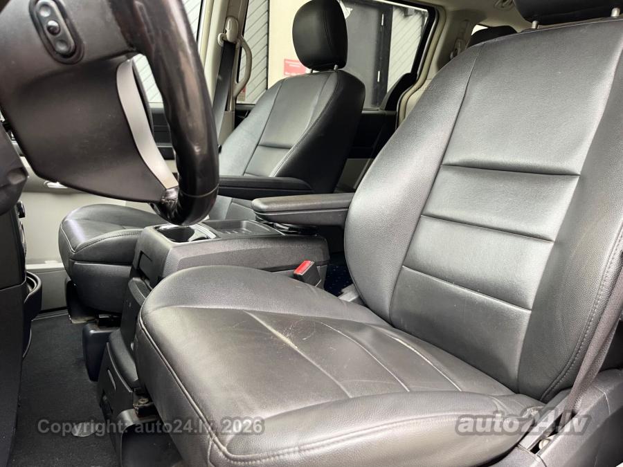 Grey Chrysler Grand Voyager 2009 in Tartu, with an engine capacity of 2.80 L and mileage of 281 thousand km for 3599 €, photo 14 on AUTOMOTO.COM.LV